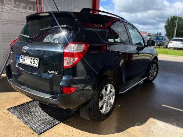 Blue Toyota RAV4 2011 in Riga, with an engine capacity of 2.20 L and mileage of 179 thousand km for 7150 €, photo 6 on AUTOMOTO.COM.LV