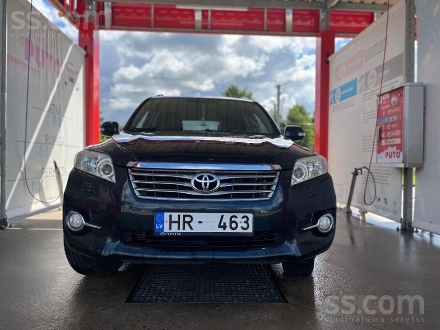 Blue Toyota RAV4 2011 in Riga, with an engine capacity of 2.20 L and mileage of 179 thousand km for 7300 €, photo 8 on AUTOMOTO.COM.LV
