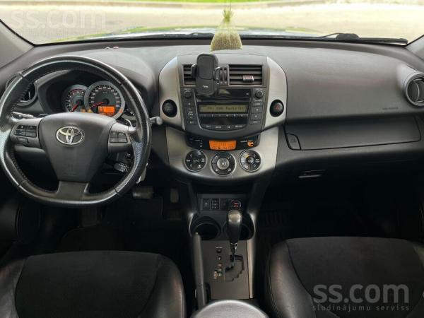 Blue Toyota RAV4 2011 in Riga, with an engine capacity of 2.20 L and mileage of 179 thousand km for 7150 €, photo 10 on AUTOMOTO.COM.LV