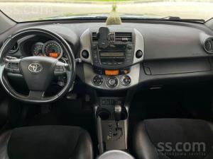 Blue Toyota RAV4 2011 in Riga, with an engine capacity of 2.20 L and mileage of 179 thousand km for 7300 €, photo 11 on AUTOMOTO.COM.LV