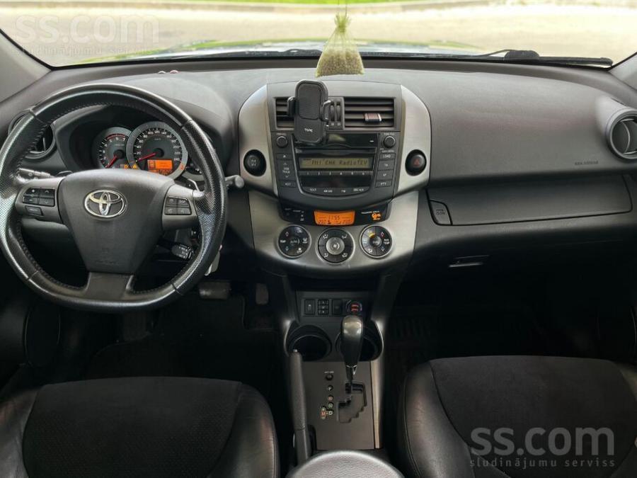 Blue Toyota RAV4 2011 in Riga, with an engine capacity of 2.20 L and mileage of 179 thousand km for 7300 €, photo 11 on AUTOMOTO.COM.LV