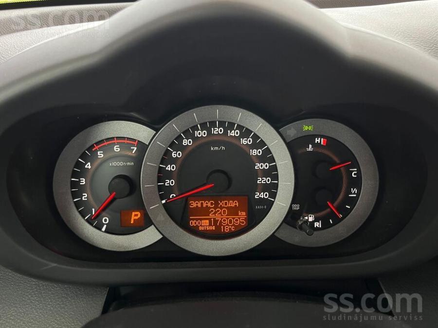 Blue Toyota RAV4 2011 in Riga, with an engine capacity of 2.20 L and mileage of 179 thousand km for 7300 €, photo 14 on AUTOMOTO.COM.LV