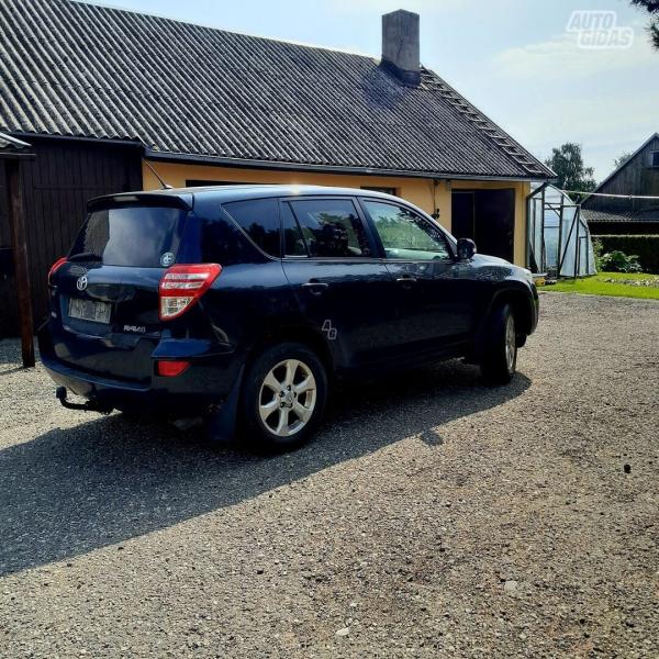 Blue Toyota RAV4 2011 in Marijampole, with an engine capacity of 2.00 L and mileage of 290 thousand km for 4800 €, photo 5 on AUTOMOTO.COM.LV