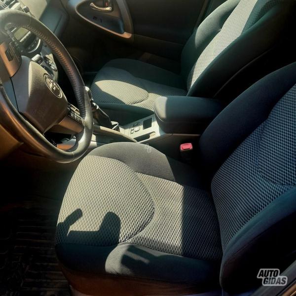 Blue Toyota RAV4 2011 in Marijampole, with an engine capacity of 2.00 L and mileage of 290 thousand km for 4800 €, photo 9 on AUTOMOTO.COM.LV