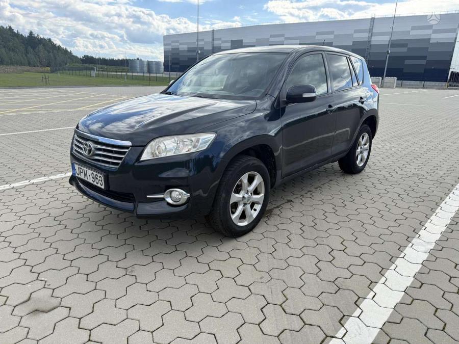 Zils Toyota RAV4 2012 Viļņa, ar dzinēja tilpumu 2.23 L un nobraukumu 400 tūkst. km par 4500 €, foto 1 vietnē AUTOMOTO.COM.LV
