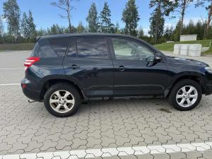 Zils Toyota RAV4 2012 Viļņa, ar dzinēja tilpumu 2.23 L un nobraukumu 400 tūkst. km par 4500 €, foto 6 vietnē AUTOMOTO.COM.LV