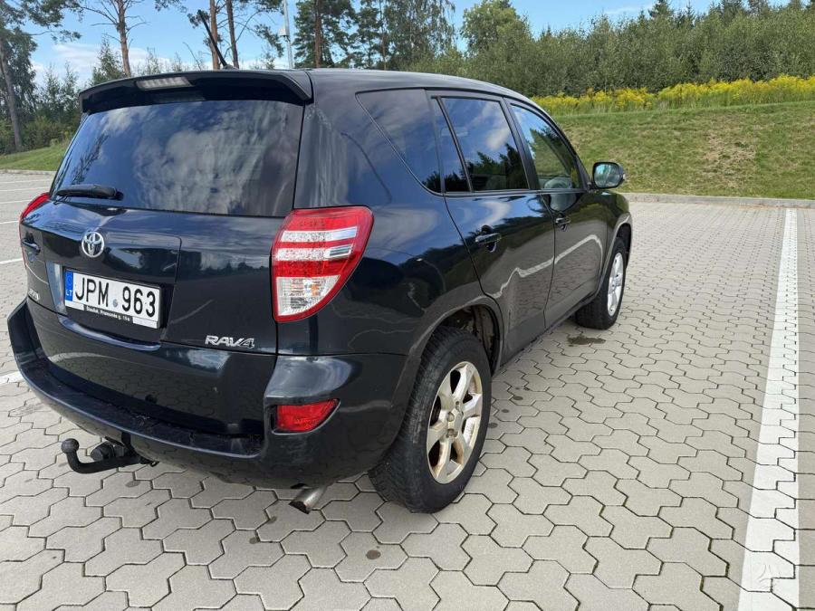 Zils Toyota RAV4 2012 Viļņa, ar dzinēja tilpumu 2.23 L un nobraukumu 400 tūkst. km par 4500 €, foto 7 vietnē AUTOMOTO.COM.LV
