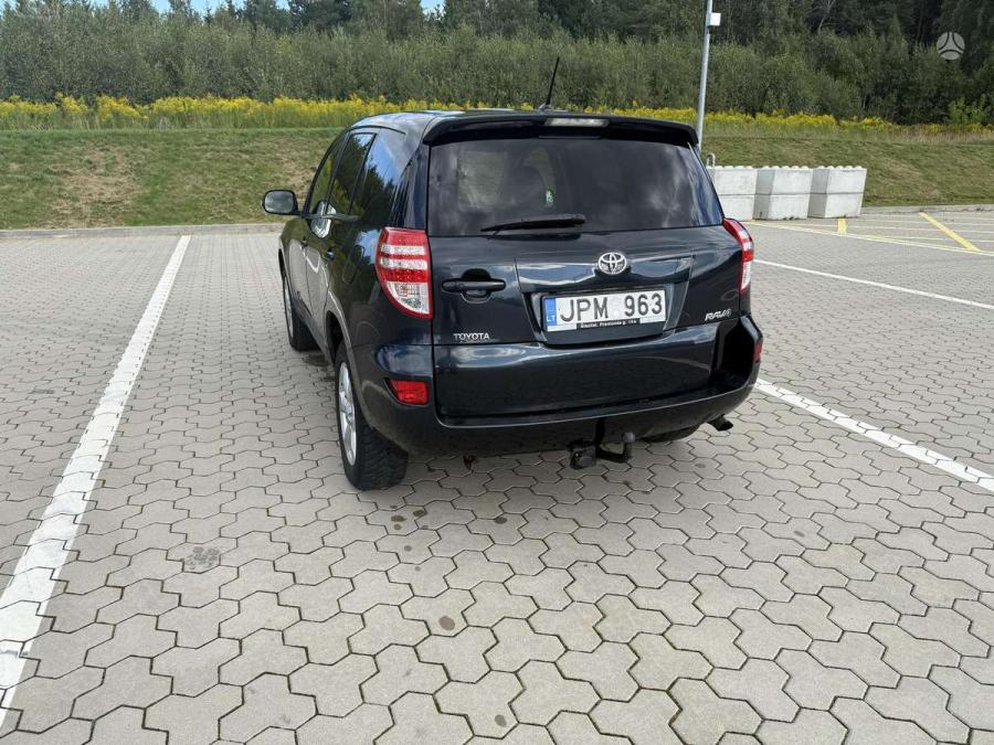 Zils Toyota RAV4 2012 Viļņa, ar dzinēja tilpumu 2.23 L un nobraukumu 400 tūkst. km par 4500 €, foto 8 vietnē AUTOMOTO.COM.LV