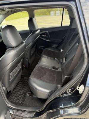 Zils Toyota RAV4 2012 Viļņa, ar dzinēja tilpumu 2.23 L un nobraukumu 400 tūkst. km par 4500 €, foto 12 vietnē AUTOMOTO.COM.LV