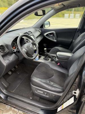 Zils Toyota RAV4 2012 Viļņa, ar dzinēja tilpumu 2.23 L un nobraukumu 400 tūkst. km par 4500 €, foto 13 vietnē AUTOMOTO.COM.LV