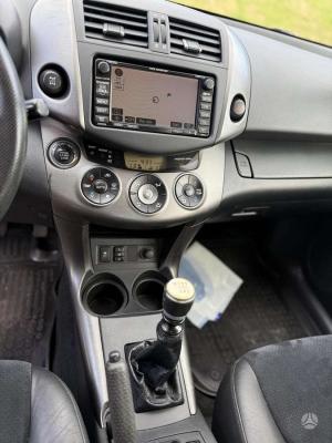 Zils Toyota RAV4 2012 Viļņa, ar dzinēja tilpumu 2.23 L un nobraukumu 400 tūkst. km par 4500 €, foto 16 vietnē AUTOMOTO.COM.LV