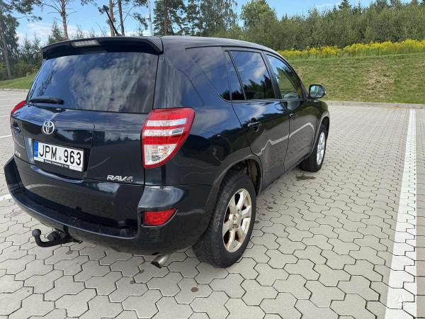 Blue Toyota RAV4 2012 in Vilnius, with an engine capacity of 2.23 L and mileage of 400 thousand km for 4500 €, photo 7 on AUTOMOTO.COM.LV