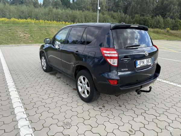Blue Toyota RAV4 2012 in Vilnius, with an engine capacity of 2.23 L and mileage of 400 thousand km for 4500 €, photo 9 on AUTOMOTO.COM.LV