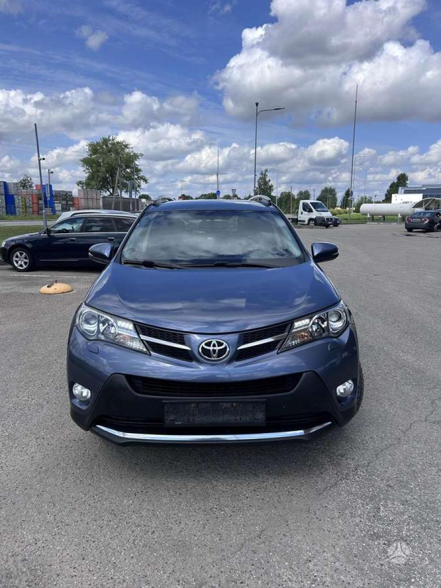 Blue Toyota RAV4 2013 in Ukmerge, with an engine capacity of 2.00 L and mileage of 230 thousand km for 12900 €, photo 3 on AUTOMOTO.COM.LV