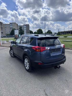 Blue Toyota RAV4 2013 in Ukmerge, with an engine capacity of 2.00 L and mileage of 230 thousand km for 12900 €, photo 6 on AUTOMOTO.COM.LV