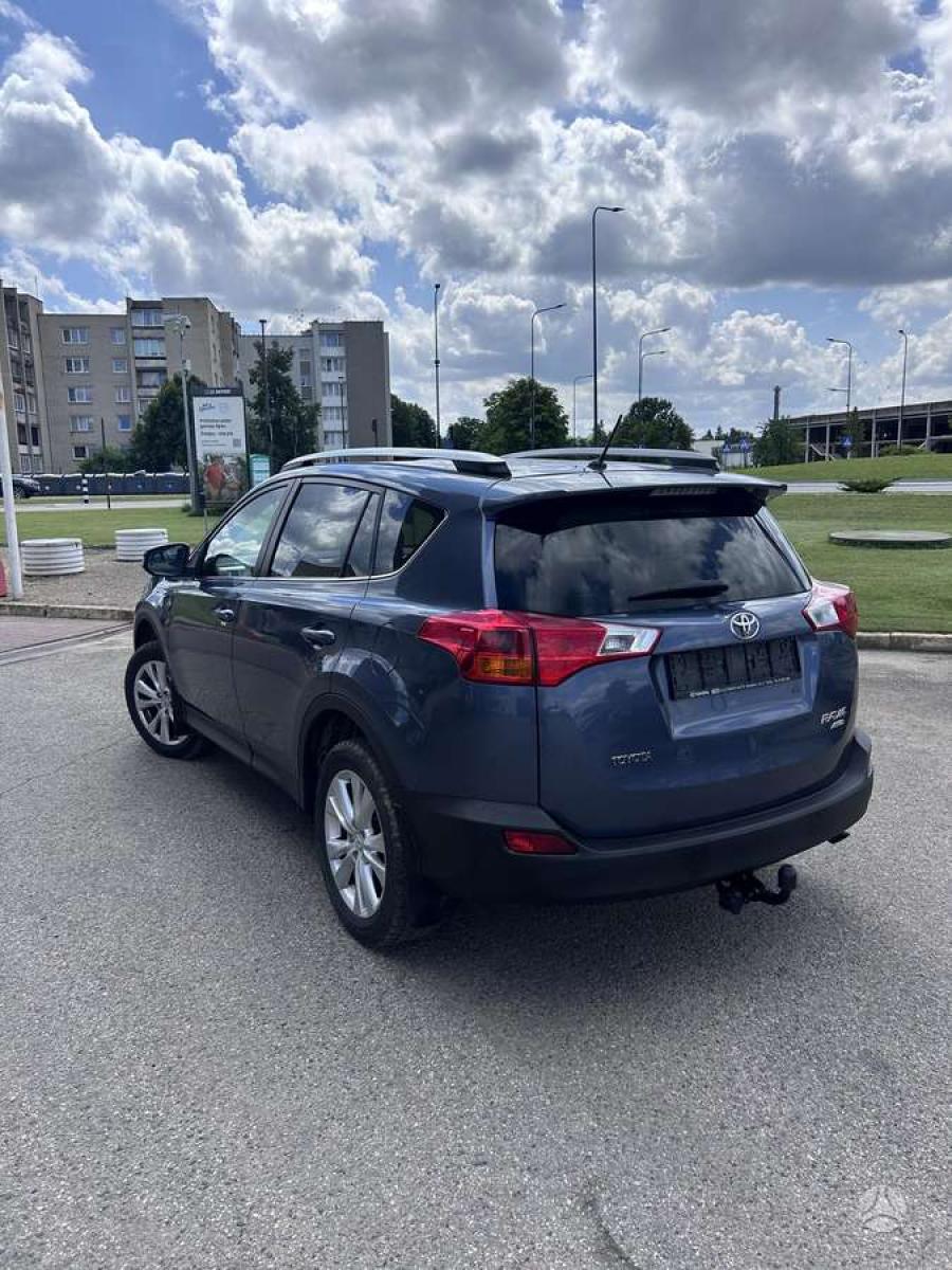Blue Toyota RAV4 2013 in Ukmerge, with an engine capacity of 2.00 L and mileage of 230 thousand km for 12900 €, photo 6 on AUTOMOTO.COM.LV