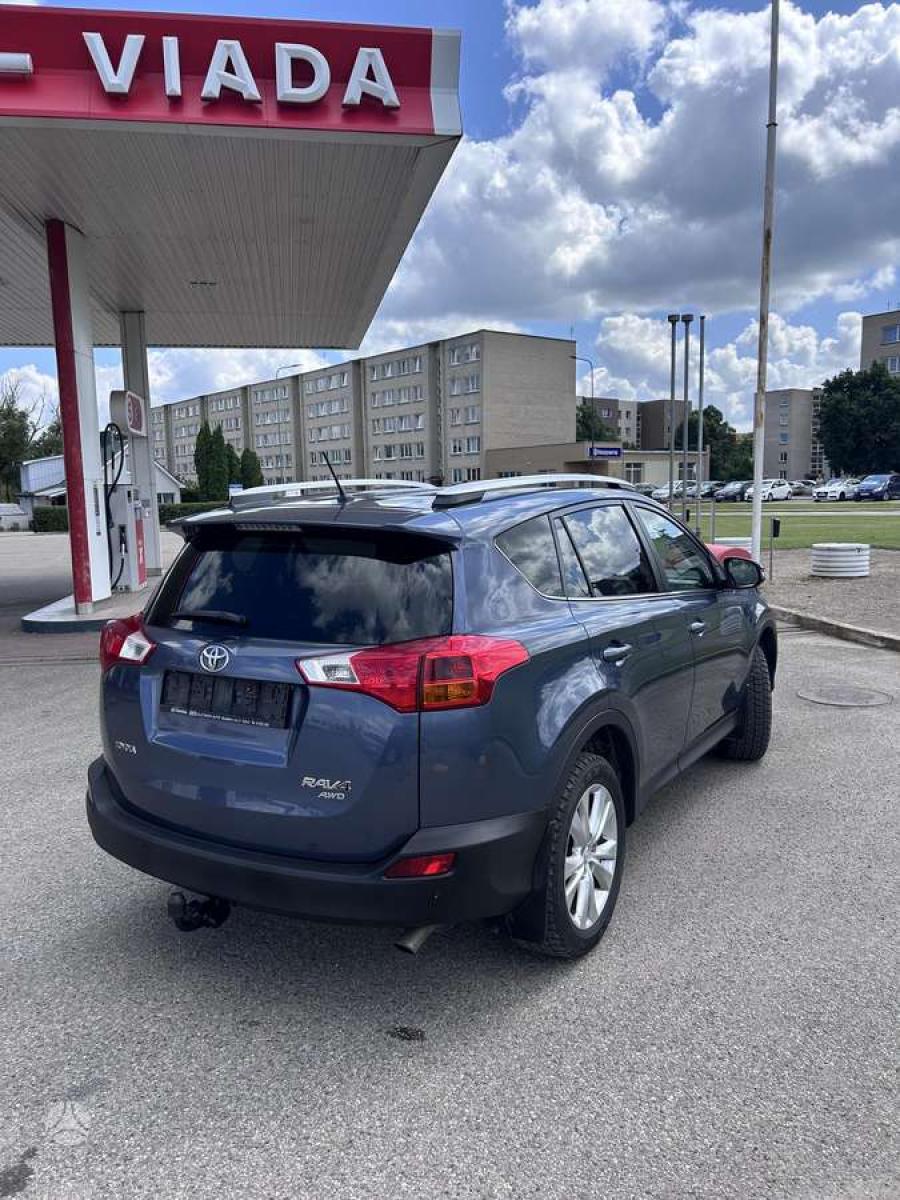 Blue Toyota RAV4 2013 in Ukmerge, with an engine capacity of 2.00 L and mileage of 230 thousand km for 12900 €, photo 7 on AUTOMOTO.COM.LV