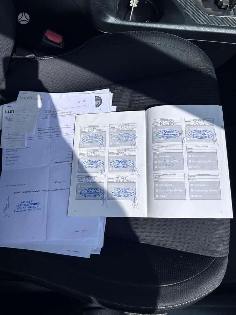 Blue Toyota RAV4 2013 in Ukmerge, with an engine capacity of 2.00 L and mileage of 230 thousand km for 12900 €, photo 11 on AUTOMOTO.COM.LV