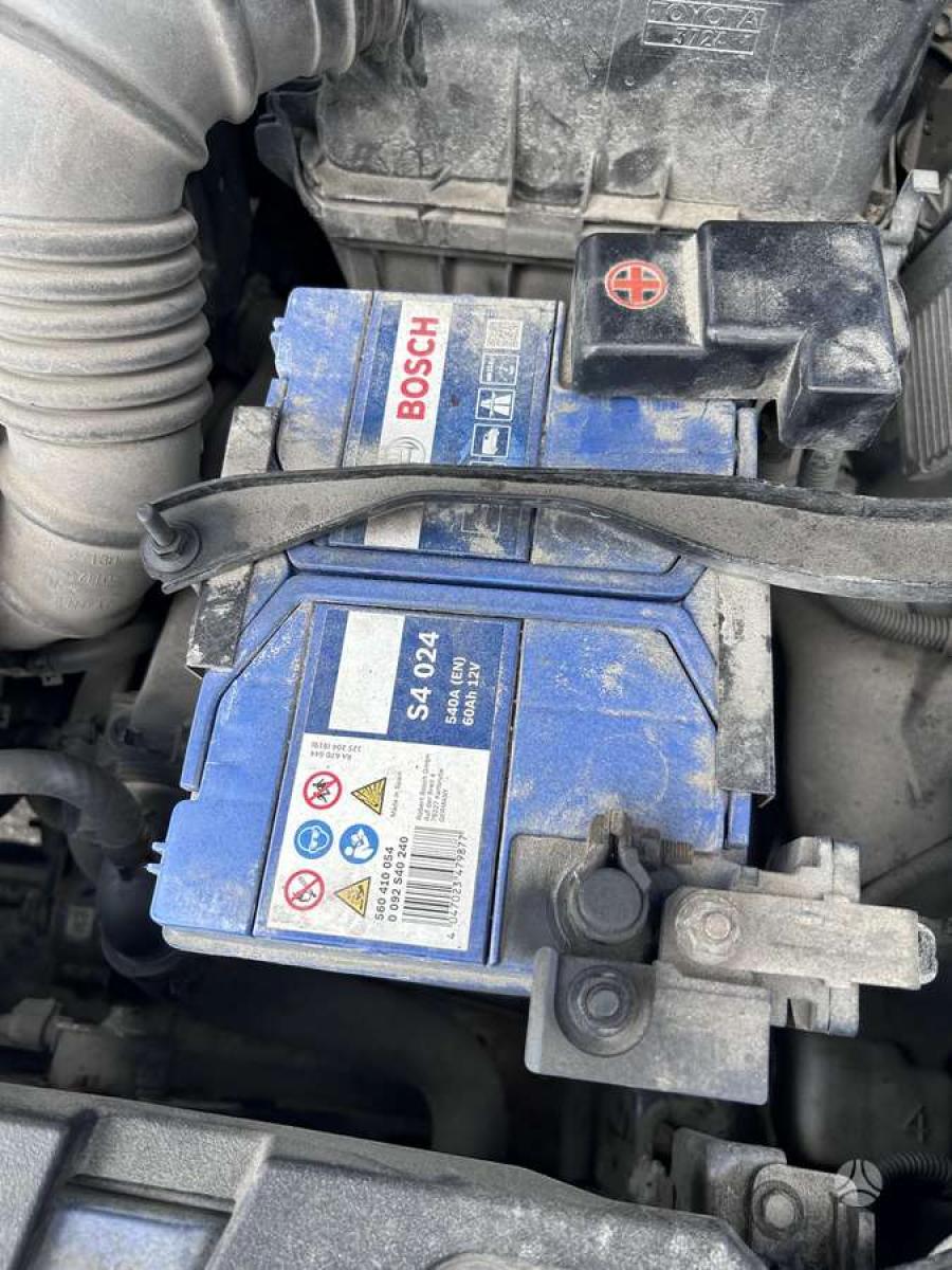 Blue Toyota RAV4 2013 in Ukmerge, with an engine capacity of 2.00 L and mileage of 230 thousand km for 12900 €, photo 16 on AUTOMOTO.COM.LV