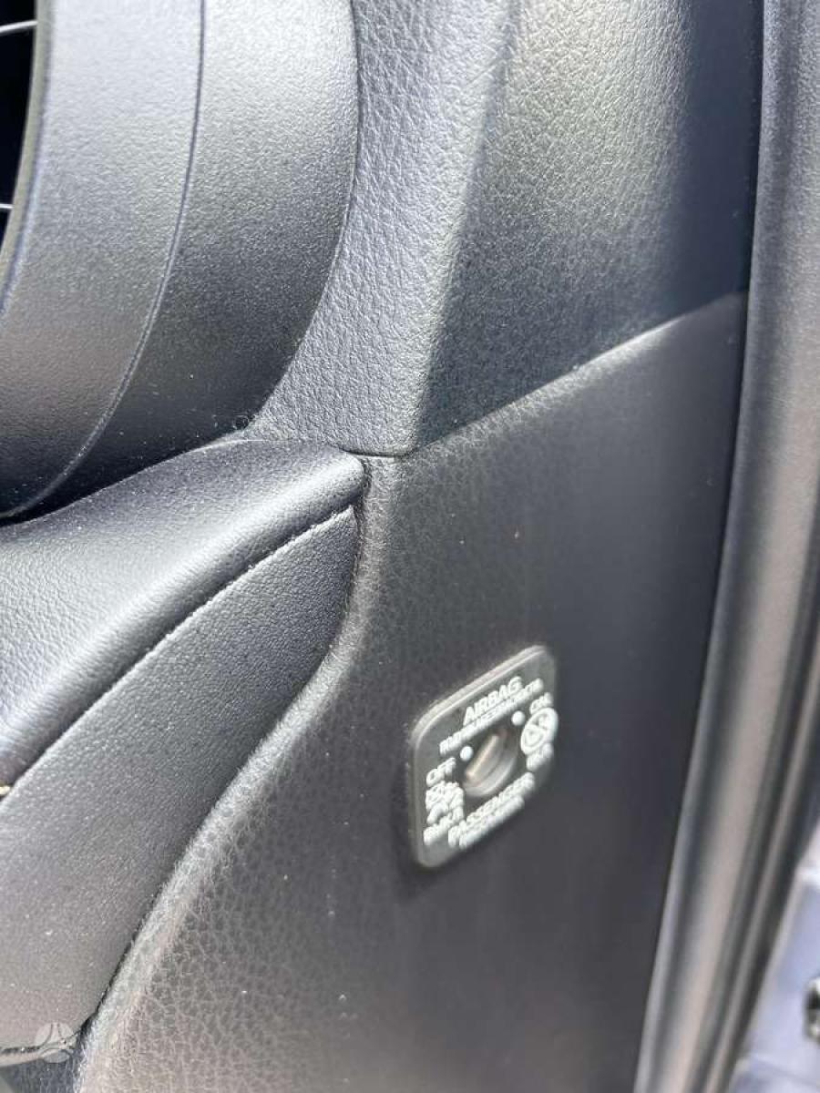 Blue Toyota RAV4 2013 in Ukmerge, with an engine capacity of 2.00 L and mileage of 230 thousand km for 12900 €, photo 18 on AUTOMOTO.COM.LV