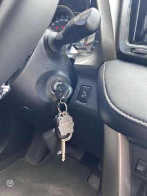 Blue Toyota RAV4 2013 in Ukmerge, with an engine capacity of 2.00 L and mileage of 230 thousand km for 12900 €, photo 20 on AUTOMOTO.COM.LV