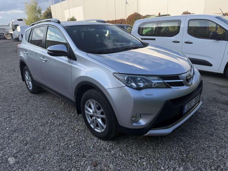 Blue Toyota RAV4 2014 in Vievis, with an engine capacity of 2.00 L and mileage of 213 thousand km for 9900 €, photo 3 on AUTOMOTO.COM.LV