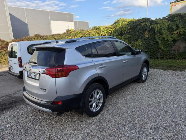 Zils Toyota RAV4 2014 Vievis, ar dzinēja tilpumu 2.00 L un nobraukumu 213 tūkst. km par 9900 €, foto 6 vietnē AUTOMOTO.COM.LV
