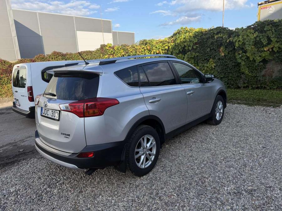 Blue Toyota RAV4 2014 in Vievis, with an engine capacity of 2.00 L and mileage of 213 thousand km for 9900 €, photo 6 on AUTOMOTO.COM.LV
