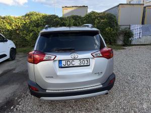 Blue Toyota RAV4 2014 in Vievis, with an engine capacity of 2.00 L and mileage of 213 thousand km for 9900 €, photo 7 on AUTOMOTO.COM.LV