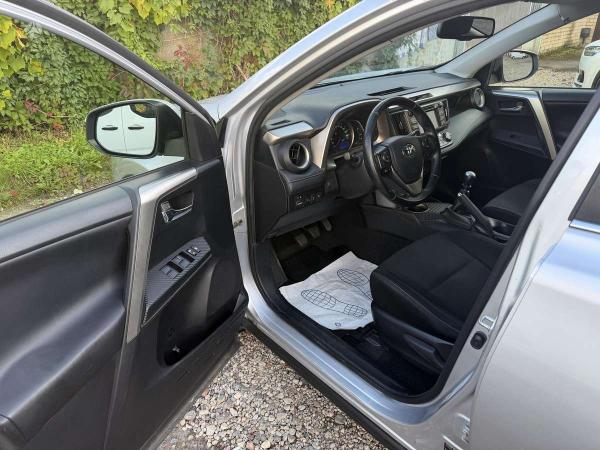 Zils Toyota RAV4 2014 Vievis, ar dzinēja tilpumu 2.00 L un nobraukumu 213 tūkst. km par 9900 €, foto 8 vietnē AUTOMOTO.COM.LV