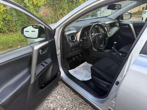 Blue Toyota RAV4 2014 in Vievis, with an engine capacity of 2.00 L and mileage of 213 thousand km for 9900 €, photo 8 on AUTOMOTO.COM.LV
