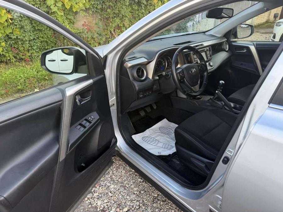 Blue Toyota RAV4 2014 in Vievis, with an engine capacity of 2.00 L and mileage of 213 thousand km for 9900 €, photo 8 on AUTOMOTO.COM.LV