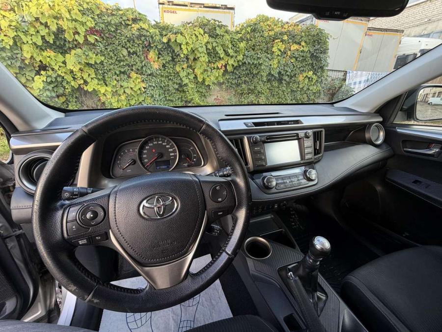 Blue Toyota RAV4 2014 in Vievis, with an engine capacity of 2.00 L and mileage of 213 thousand km for 9900 €, photo 10 on AUTOMOTO.COM.LV