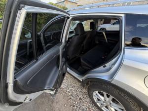Blue Toyota RAV4 2014 in Vievis, with an engine capacity of 2.00 L and mileage of 213 thousand km for 9900 €, photo 14 on AUTOMOTO.COM.LV