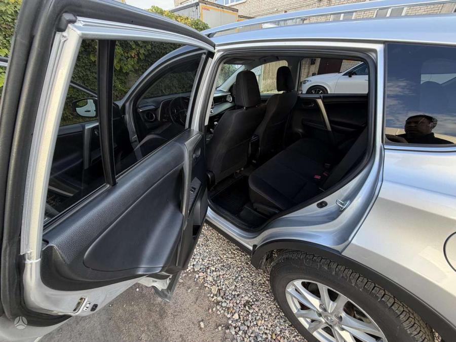Blue Toyota RAV4 2014 in Vievis, with an engine capacity of 2.00 L and mileage of 213 thousand km for 9900 €, photo 14 on AUTOMOTO.COM.LV
