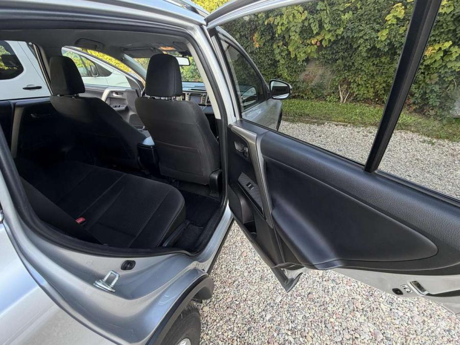 Blue Toyota RAV4 2014 in Vievis, with an engine capacity of 2.00 L and mileage of 213 thousand km for 9900 €, photo 15 on AUTOMOTO.COM.LV
