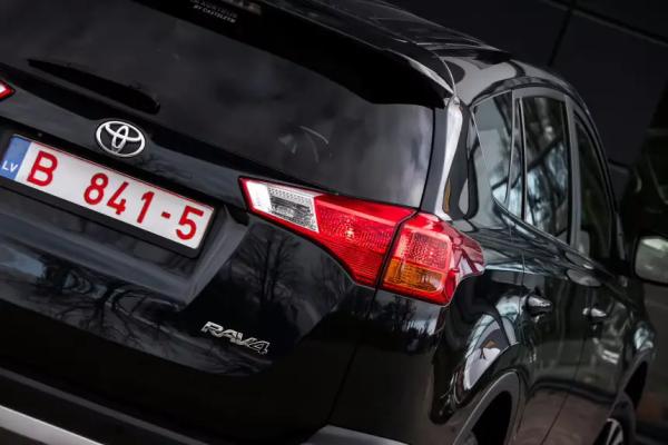Zils Toyota RAV4 2015 Jelgava, ar dzinēja tilpumu 2.00 L un nobraukumu 208 tūkst. km par 13500 €, foto 7 vietnē AUTOMOTO.COM.LV