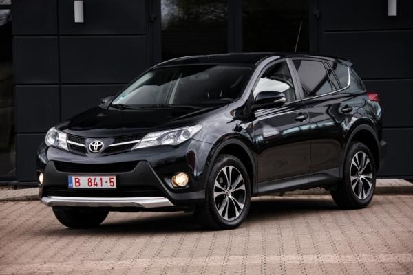 Blue Toyota RAV4 2015 in Riga, with an engine capacity of 2.00 L and mileage of 208 thousand km for 13500 €, photo 10 on AUTOMOTO.COM.LV