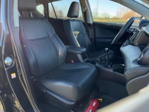Zils Toyota RAV4 2015 Rīga, ar dzinēja tilpumu 2.00 L un nobraukumu 208 tūkst. km par 13500 €, foto 34 vietnē AUTOMOTO.COM.LV