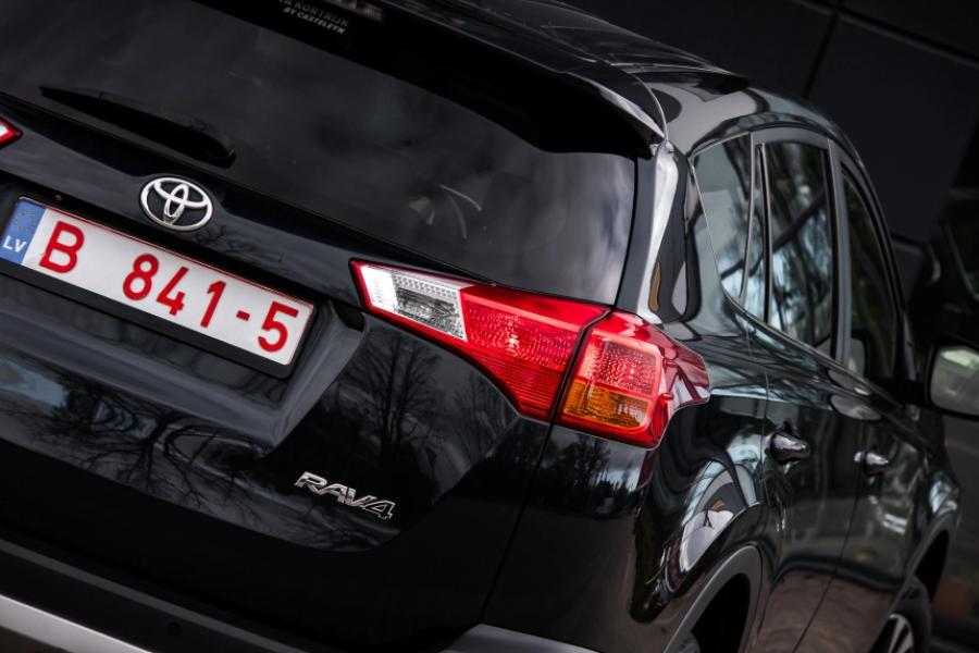 Zils Toyota RAV4 2015 Rīga, ar dzinēja tilpumu 2.00 L un nobraukumu 208 tūkst. km par 13500 €, foto 46 vietnē AUTOMOTO.COM.LV