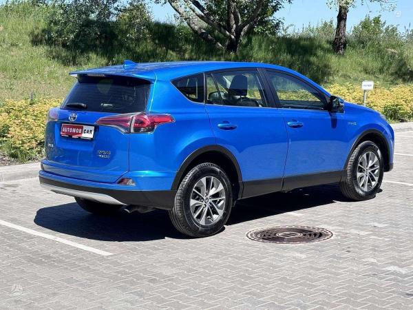 Blue Toyota RAV4 2016 in Vilnius, with an engine capacity of 2.49 L and mileage of 210 thousand km for 16250 €, photo 4 on AUTOMOTO.COM.LV