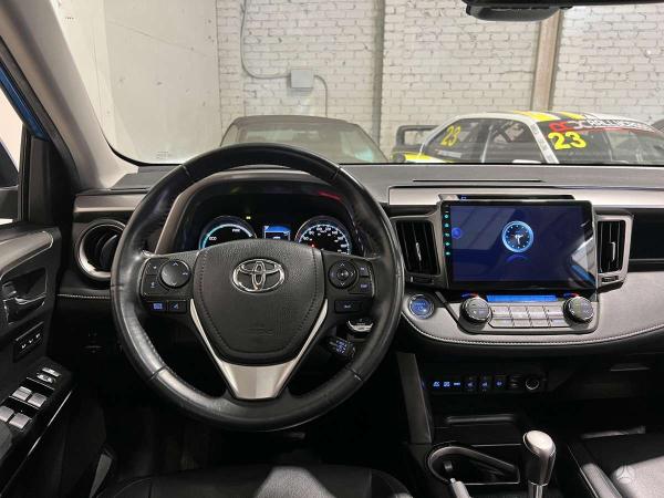 Blue Toyota RAV4 2016 in Klaipeda, with an engine capacity of 2.49 L and mileage of 119 thousand km for 17800 €, photo 3 on AUTOMOTO.COM.LV