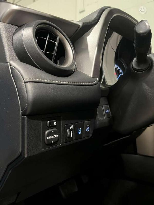 Blue Toyota RAV4 2016 in Klaipeda, with an engine capacity of 2.49 L and mileage of 119 thousand km for 17800 €, photo 4 on AUTOMOTO.COM.LV