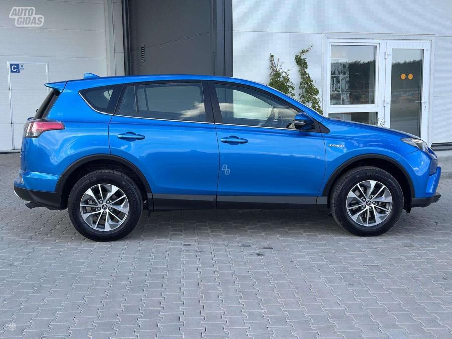 Blue Toyota RAV4 2016 in Vilnius, with an engine capacity of 2.50 L and mileage of 210 thousand km for 14950 €, photo 5 on AUTOMOTO.COM.LV