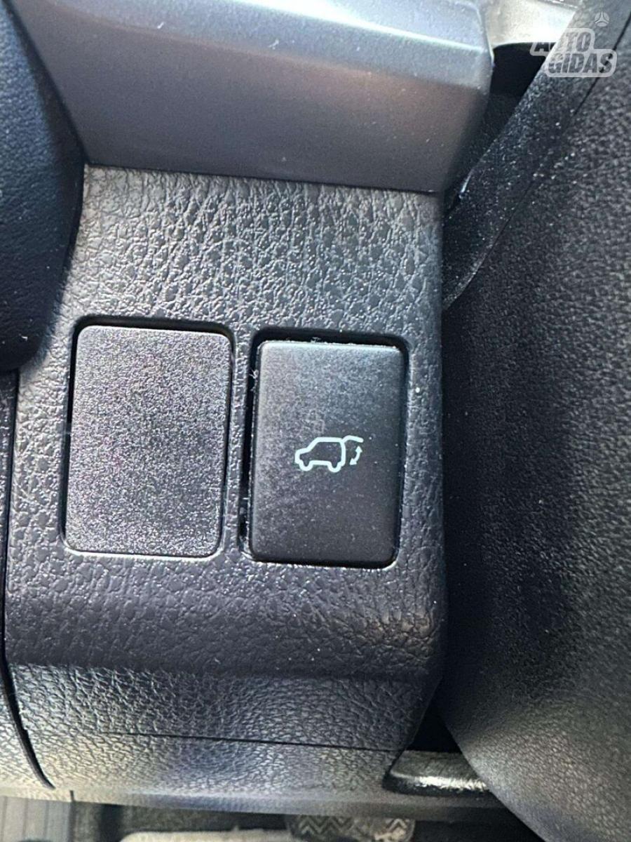Blue Toyota RAV4 2016 in Vilnius, with an engine capacity of 2.50 L and mileage of 210 thousand km for 14950 €, photo 19 on AUTOMOTO.COM.LV