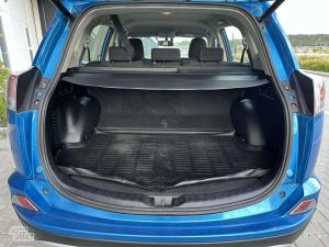 Blue Toyota RAV4 2016 in Vilnius, with an engine capacity of 2.50 L and mileage of 210 thousand km for 14950 €, photo 23 on AUTOMOTO.COM.LV