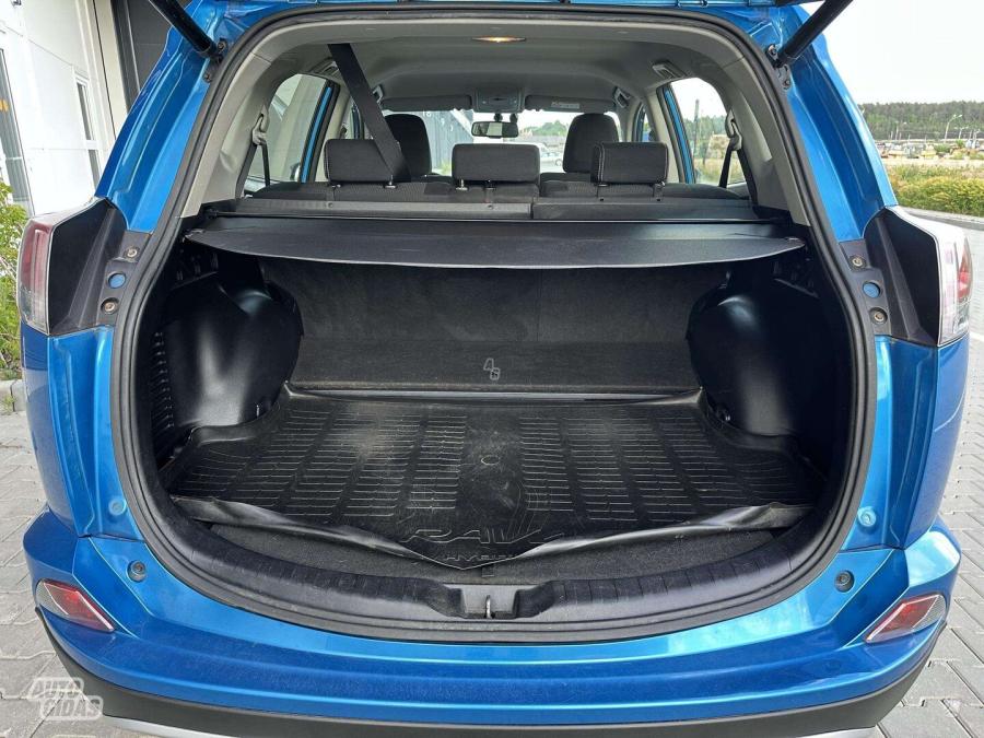 Blue Toyota RAV4 2016 in Vilnius, with an engine capacity of 2.50 L and mileage of 210 thousand km for 14950 €, photo 23 on AUTOMOTO.COM.LV