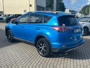 Zils Toyota RAV4 2016 Liepāja, ar dzinēja tilpumu 2.50 L un nobraukumu 137 tūkst. km par 18800 €, foto 4 vietnē AUTOMOTO.COM.LV