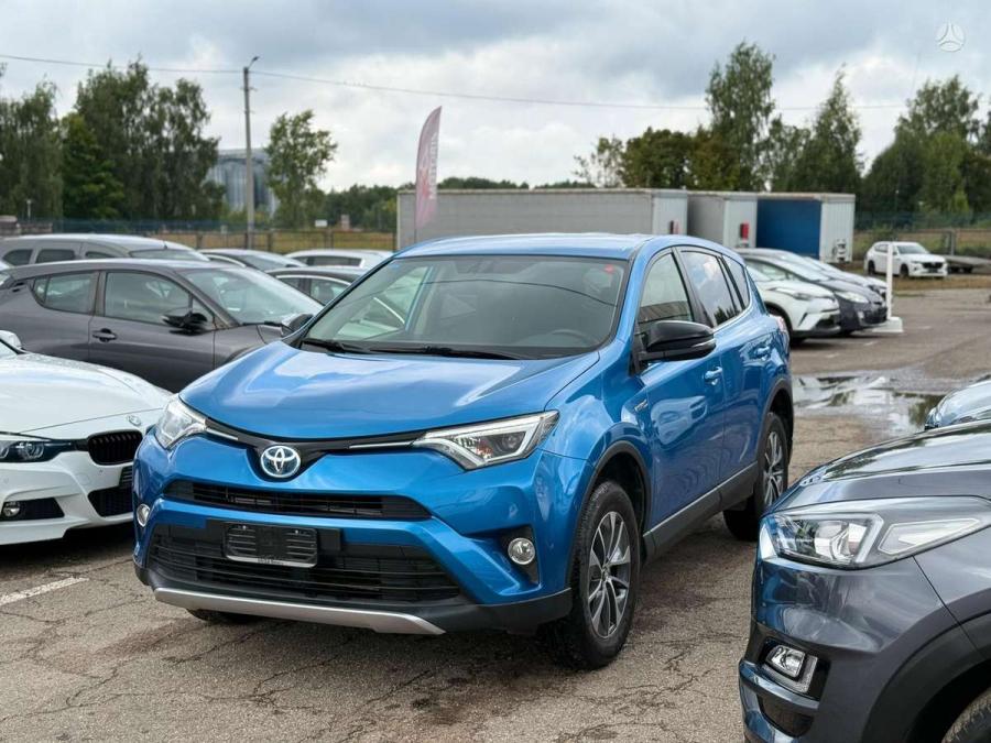 Blue Toyota RAV4 2016 in Panevezys, with an engine capacity of 2.50 L and mileage of 274 thousand km for 13800 €, photo 3 on AUTOMOTO.COM.LV