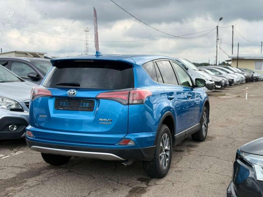 Blue Toyota RAV4 2016 in Panevezys, with an engine capacity of 2.50 L and mileage of 274 thousand km for 13800 €, photo 6 on AUTOMOTO.COM.LV